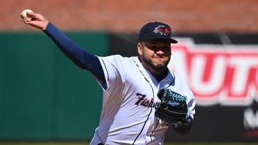 Max Castillo keeps up with former World Series MVP + Dahian Santos is ...