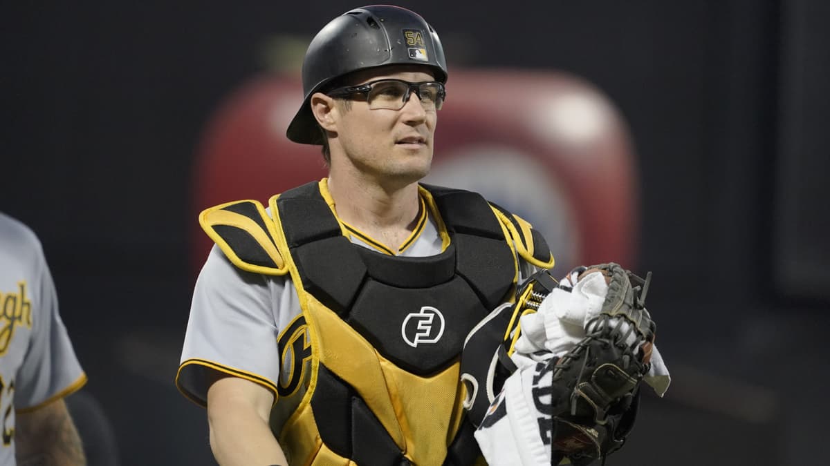 Blue Jays trade Vinny Capra to Pirates for catcher Tyler Heineman