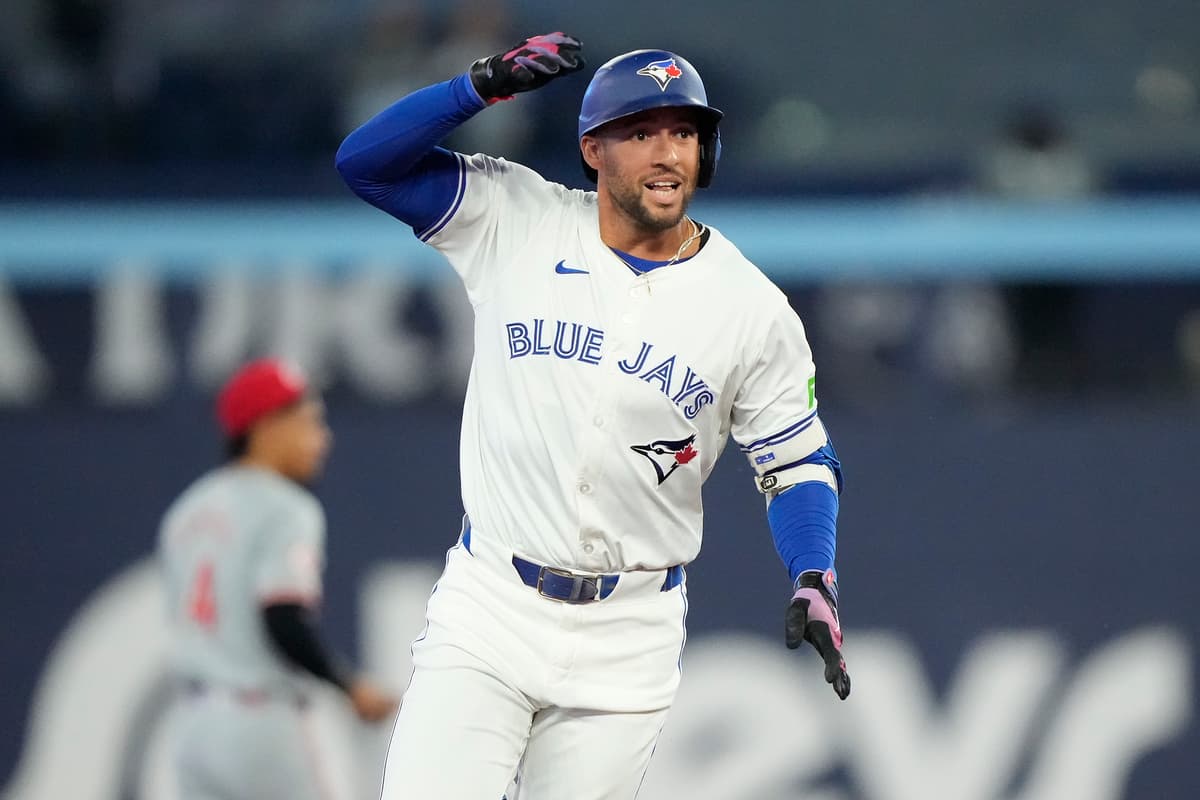 The Blue Jays hit five home runs, win 10-3 against the Reds on August ...