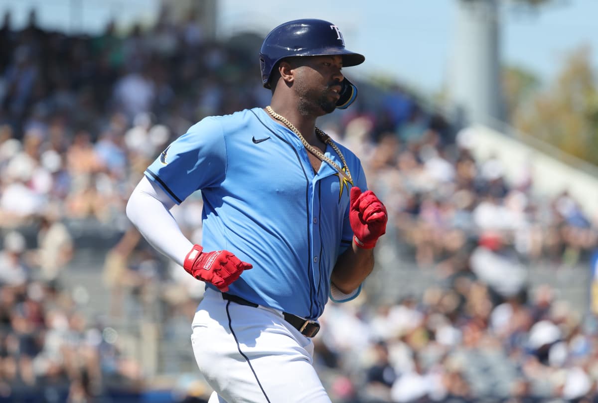 Report: Blue Jays sign Eloy Jiménez to minor-league deal